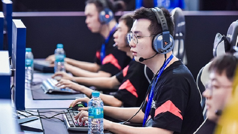 CDEC's Xm is the first Chinese Dota 2 player to reach 10,000 MMR | WIN.gg
